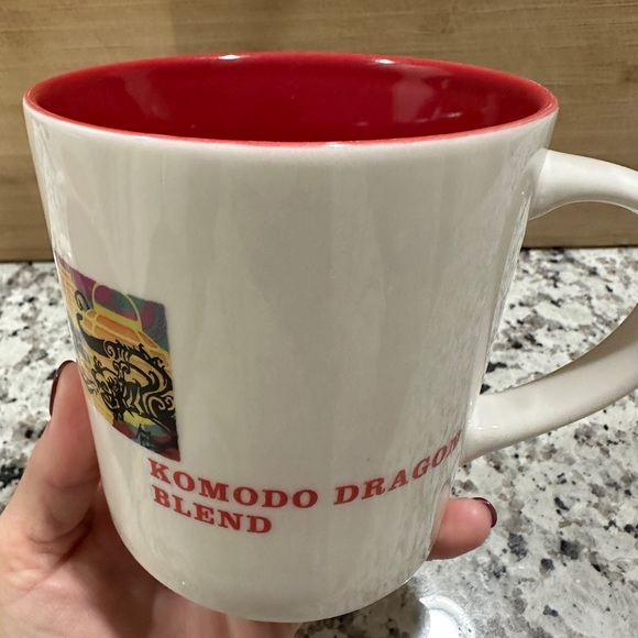 Starbucks | Kitchen | 205 Starbucks Komodo Dragon Blend White Red ...